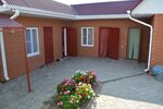 Уютный дворик (Tamanskaya ulitsa No:17, posyolok Kuchugury), otel  Krasnodarski krayından