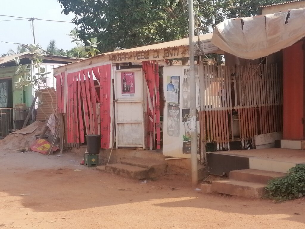 Bar Kakara Yebe Di Nti Pub, Dünya, foto