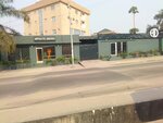Hippolyte diayoka (Brazzaville, Avenue Loutassi), bijuteriler  Brazzaville'den