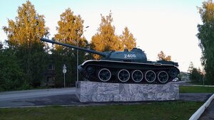 Танк Т-55 (Khanty-Mansi Autonomous Area, Sovetskiy, ulitsa Makarenko), teknoloji anıtı  Sovetski'den