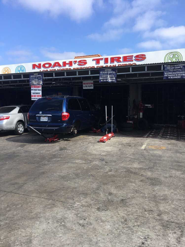 Jant ve lastikçiler Noah's Tires Shop, San Diego, foto