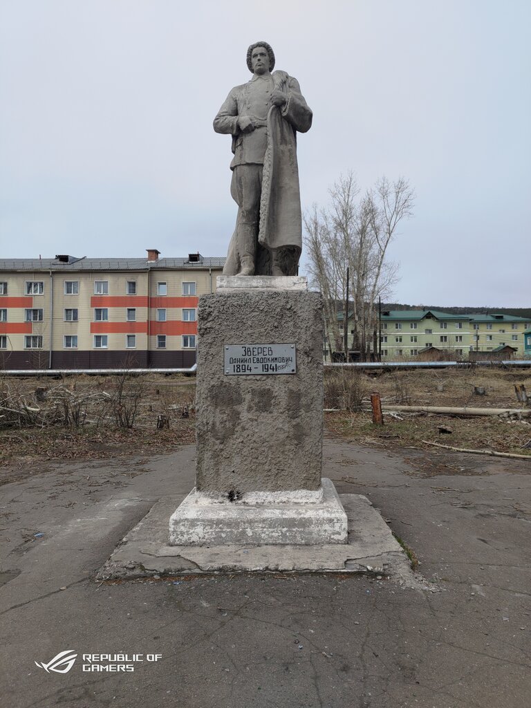 Anıt, heykel Д.Е. Зверев, Ust‑Kut, foto