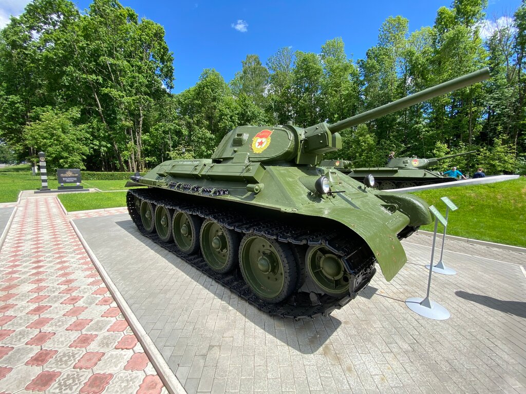 Anıt, heykel Мемориал танкистам-первогвардейцам, Orlovskaya oblastı, foto