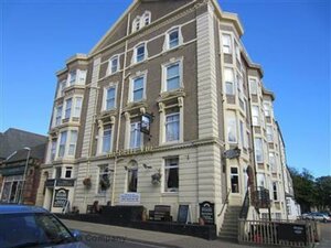 Belle Vue (England, North Yorkshire County, Filey), bar