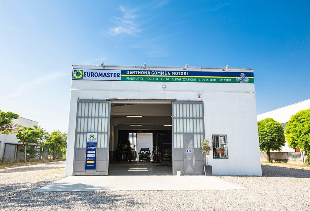 Jant ve lastikçiler Euromaster Derthona Gomme e Motori, Piyemonte, foto