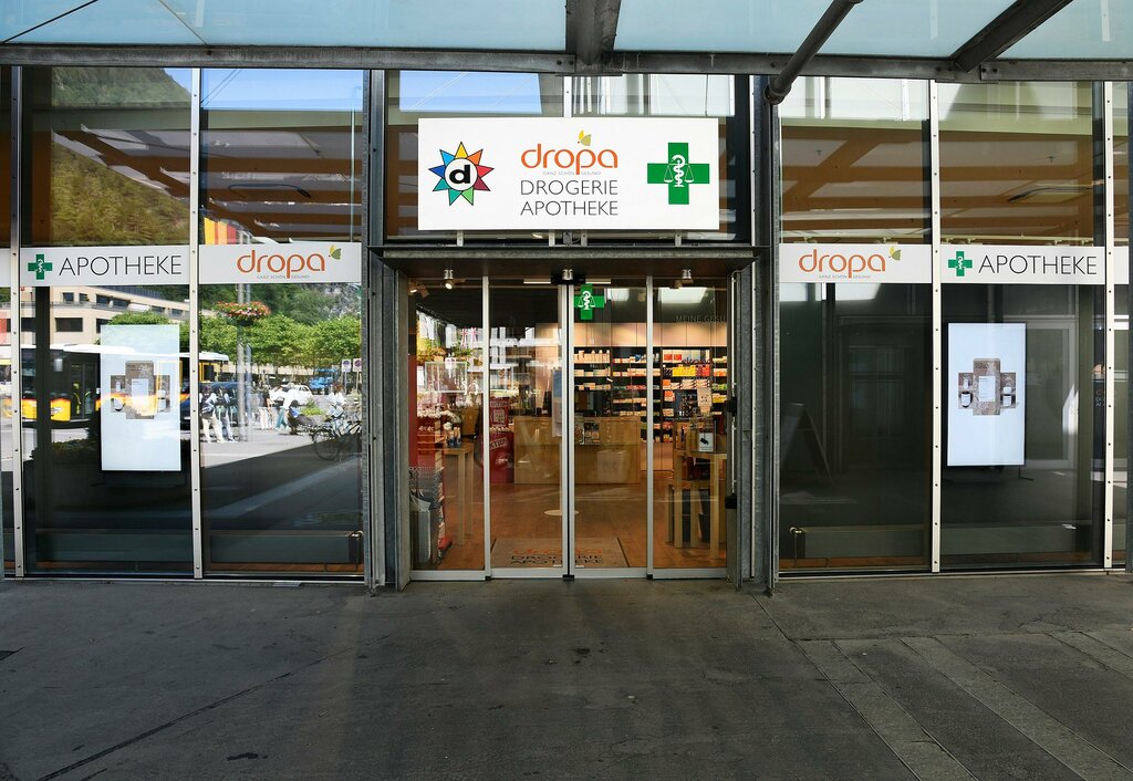 Eczaneler Dropa Drogerie Apotheke Interlaken Ost, Bern, foto