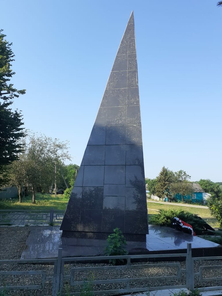 Anıt, heykel Братская могила советских воинов, Krasnodarski krayı, foto
