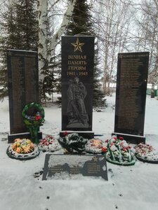 Обелиск воинам, павшим в Великой Отечественной войне (Khanty-Mansiyskiy rayon, selskoye poseleniye Sibirskiy, selo Repolovo), anıt, heykel  Hantı‑Mansi Özerk Okrugu'ndan