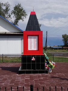 Воинам, погибшим в годы Великой Отечественной войны (Altai Territory, Tselinny rayon, selo Khomutino, Yubileynaya ulitsa), anıt, heykel  Altayski krayından