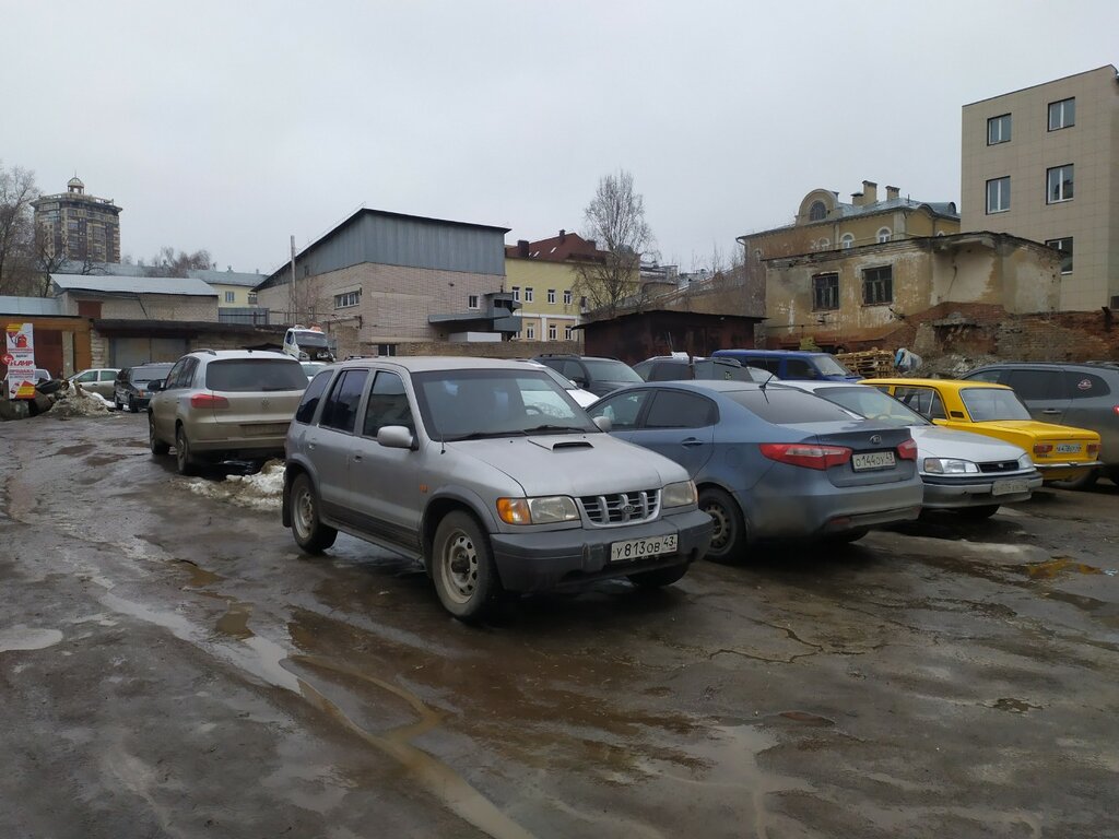 Yediemin otoparkları Spetsstoyanka, Kirov, foto