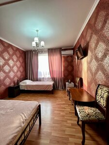 Rus (Gaidara Gadzhieva Street No:5Б), otel  Makhachkala'dan