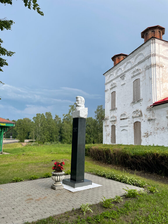 Anıt, heykel Я.М. Поздеев, Ustugna, foto