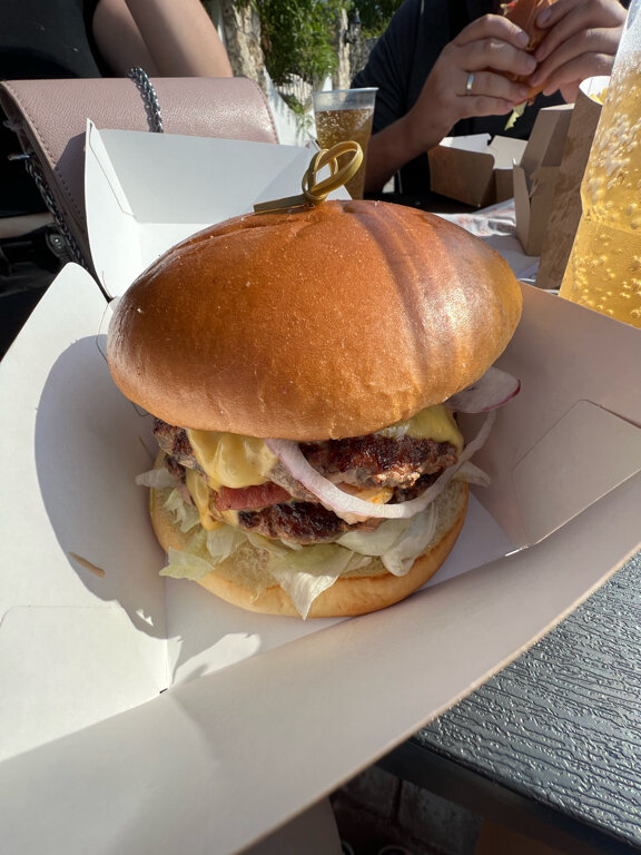 Fast food Zebra Burger, Kırım Cumhuriyeti, foto