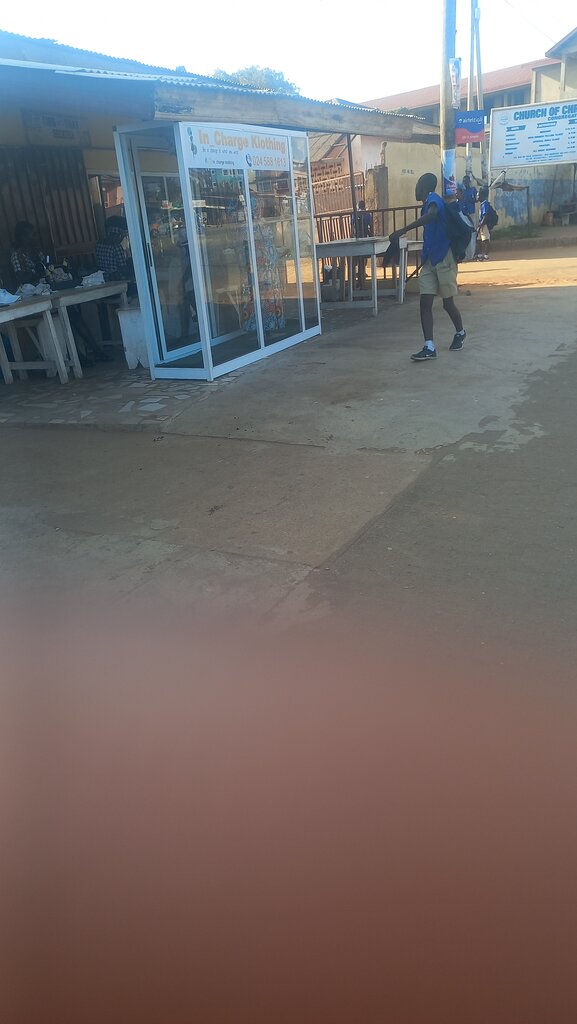 Giyim mağazası In Charge Klothing, Akra, foto