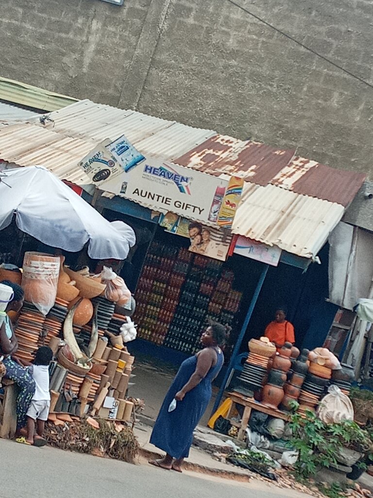 Alkolsüz içecekler Auntie gifty shop, Akra, foto