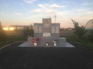 Обелиск воинам, павшим в Великой Отечественной войне (Orenburg Region, Saraktashskiy rayon, Chyornootrozhskiy selsovet, stantsiya Chyorny Otrog), anıt, heykel  Orenburgskaya oblastından