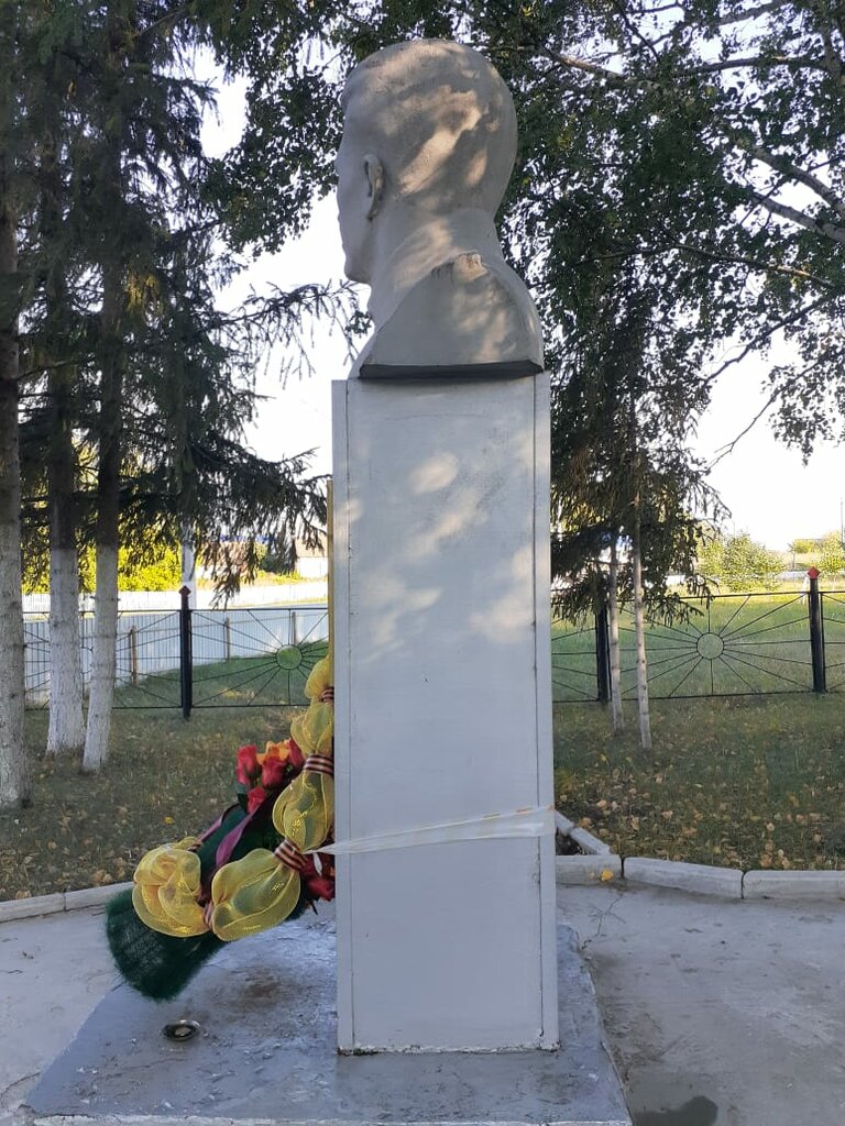Anıt, heykel Герой Советского Союза Алексей Яковлевич Сухоруков, Başkurdistan, foto