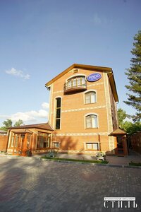 Mado (Svetlanovskaya ulitsa No:8), otel  Novosibirsk'ten