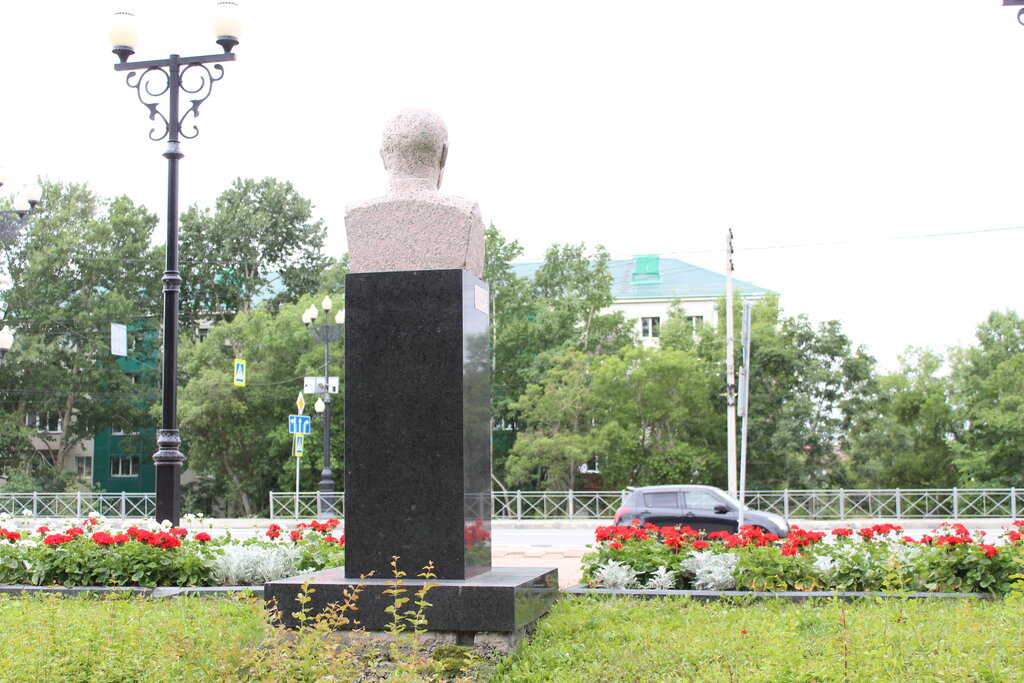 Anıt, heykel П.Н. Сидоров, Sakhalinsk, foto