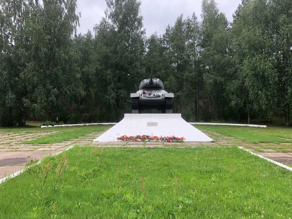 Teknoloji anıtı Танк Т-34-85, Saint‑Petersburg ve Leningradskaya oblastı, foto