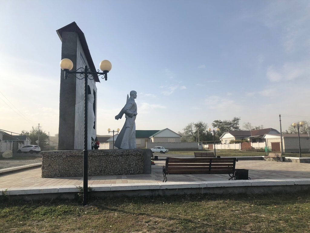 Anıt, heykel Воинам, павшим в Великой Отечественной войне, Karaçay‑Çerkez Cumhuriyeti, foto