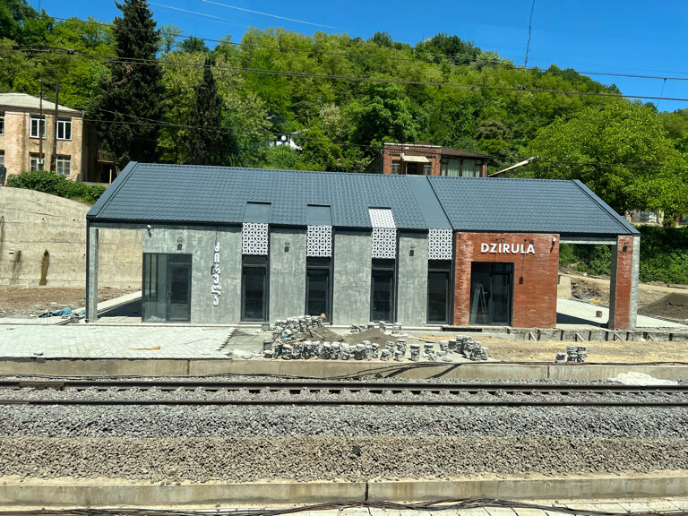 Tren istasyonu Dzirula Station, , foto