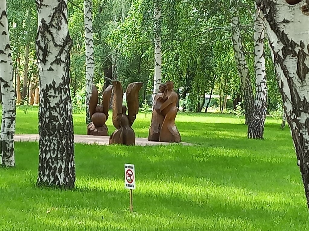 Park, sokak heykeli Деревянные скульптуры, Otradny, foto