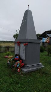 Победа (Sverdlovsk Region, Taborinskiy rayon, Unzhe-Pavinskoye selskoye poseleniye, derevnya Unzhe-Pavinskaya), anıt, heykel  Sverdlovskaya oblastından