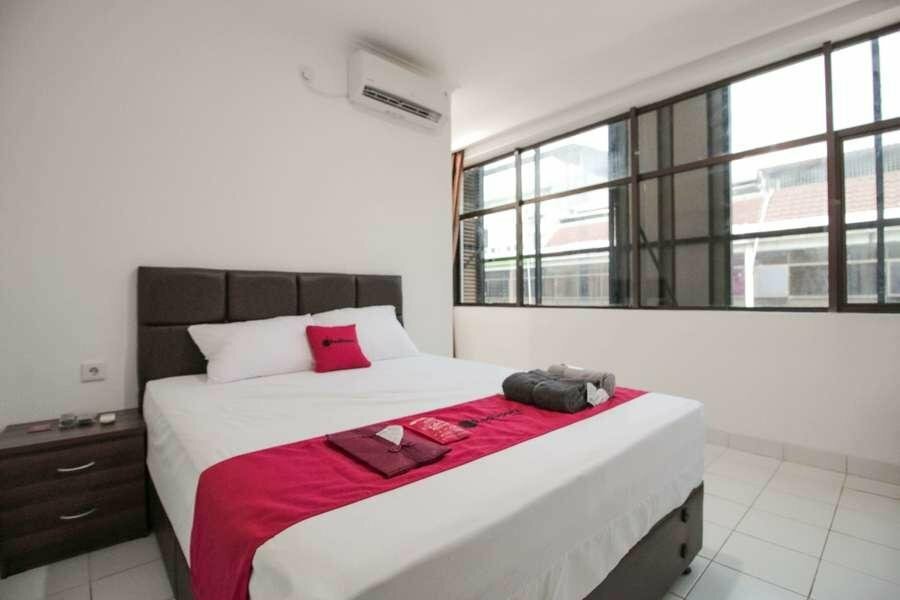 Otel RedDoorz @ Ruko ITC Roxy Mas, Cakarta, foto