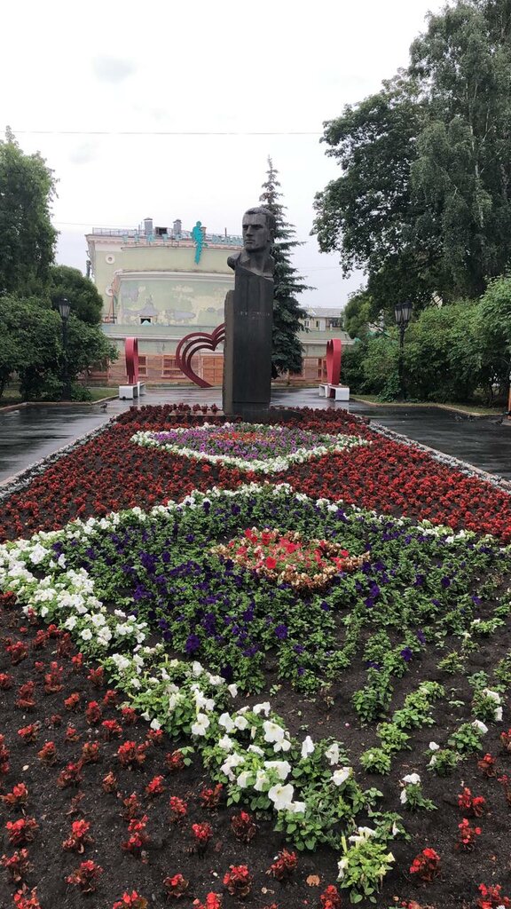 Anıt, heykel С.М. Цвиллинг, Çeliabinsk, foto