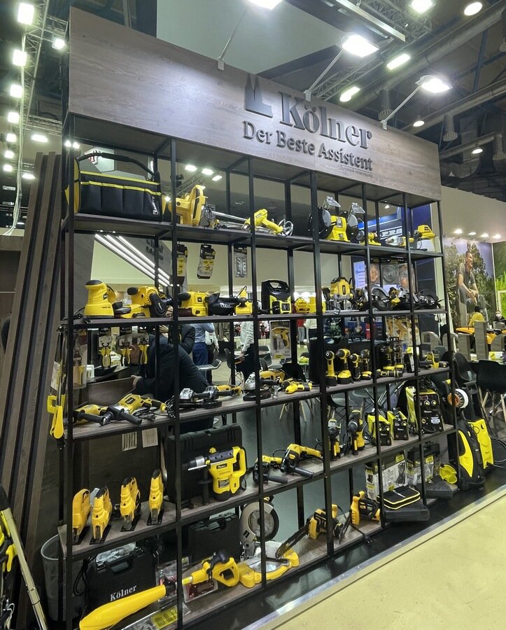 Elektrik ve benzinle çalışan aletler Kolner, Moskova, foto