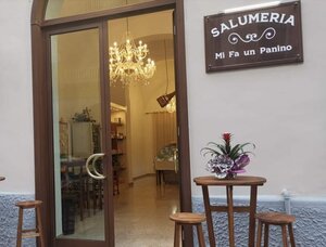 Salumeria Mi Fa Un Panino (Via Felice Cavallotti No:33, Palagiano), restoran  Taranto'dan