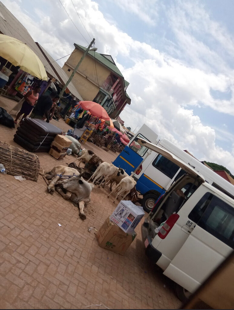 Alışveriş merkezleri Abinchi Lorry Station And Market, Kumasi, foto