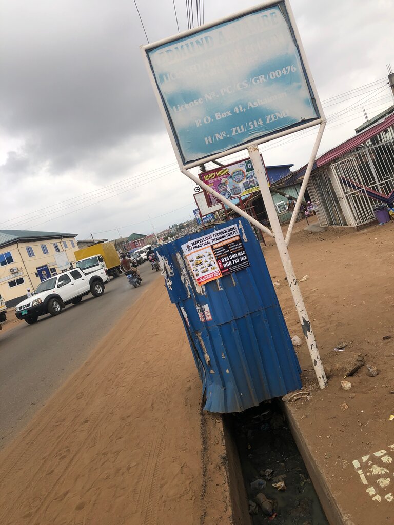 Eczaneler Edmund Namble, Dünya, foto