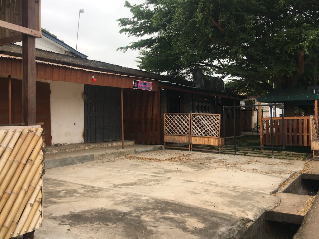 Bar Queen of flavours pub, Dünya, foto