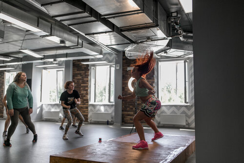 Fitness kulüpleri Instruktor Elena Saharok, Bor, foto