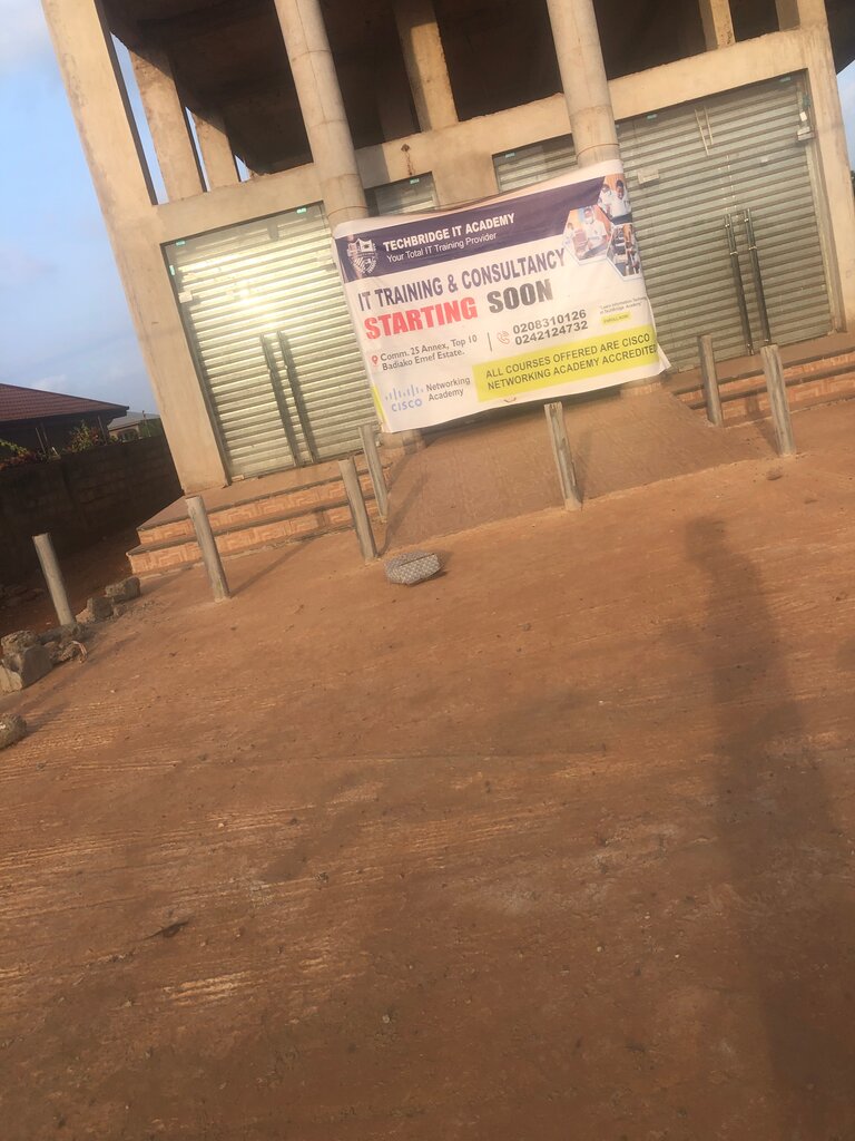 Ortaokul Techbridge IT academy, Dünya, foto