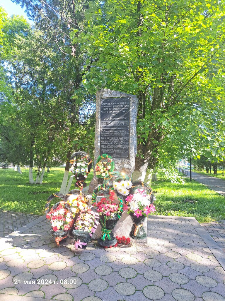 Anıt, heykel Жертвам депортации карачаевского народа, Karaçay‑Çerkez Cumhuriyeti, foto