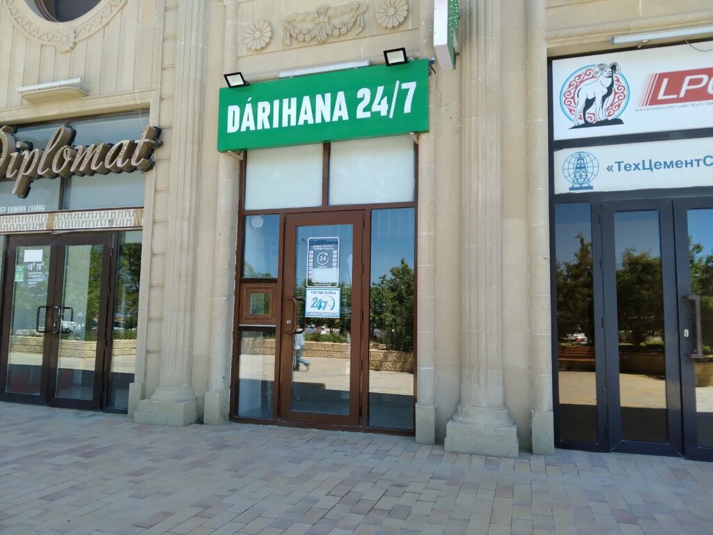 Eczaneler Korshi, Aktav, foto