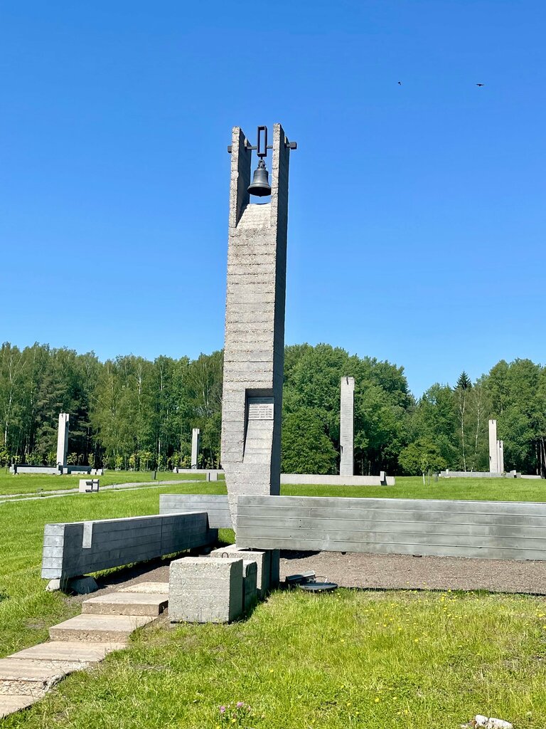 Anıt, heykel Обелиск с колоколом, Minskaya oblastı, foto