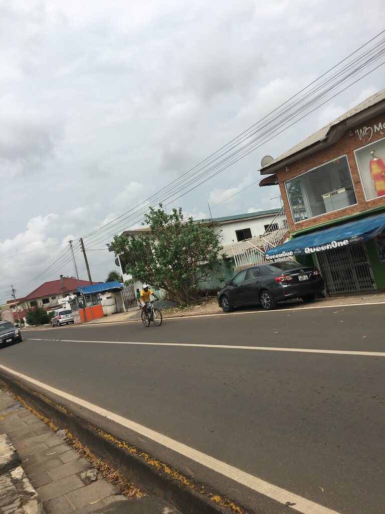 Kozmetik ve parfümeri mağazaları Queen One ventures, Dünya, foto