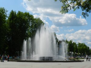 Fountain (Kaluga Region, Lyudinovo, Dvortsovaya ploshchad), çeşme  Liudinovo'dan