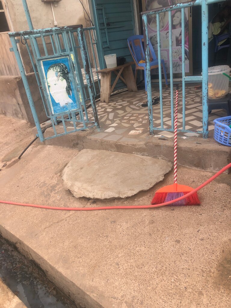 Güzellik salonu Shower of Blessing, Dünya, foto