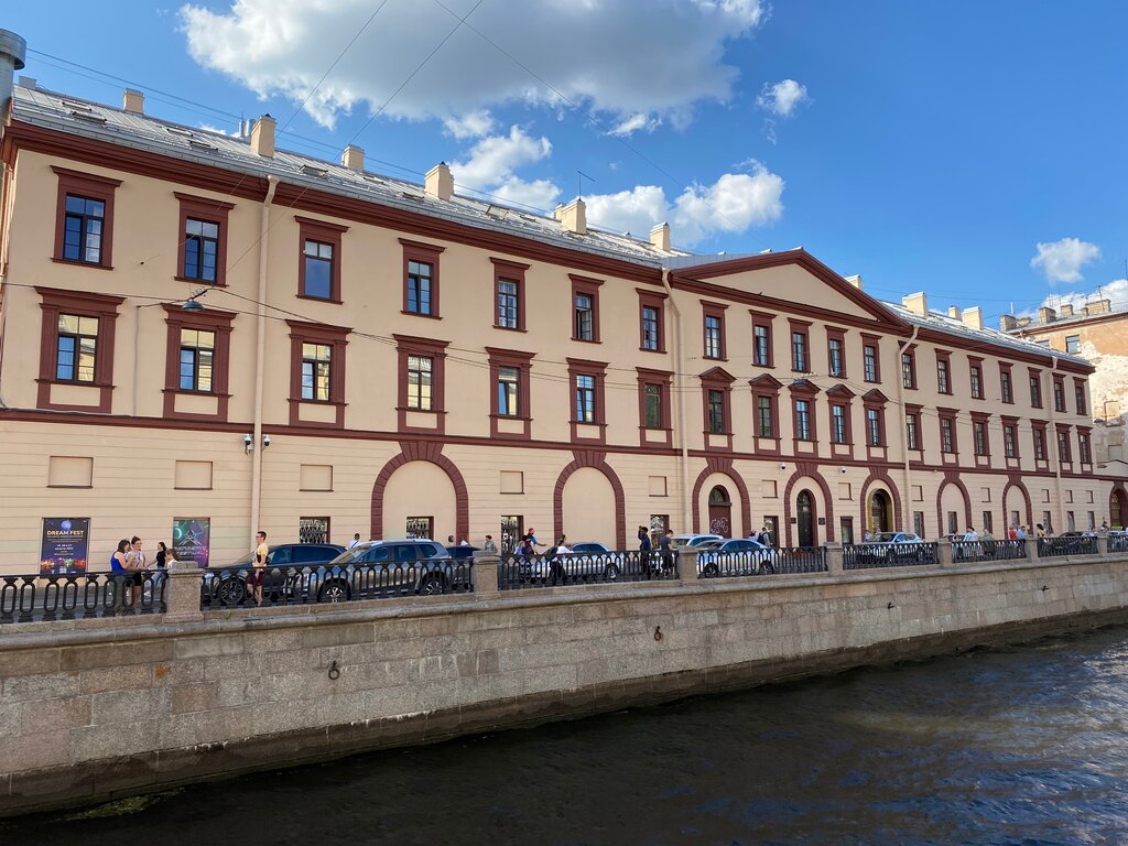 Turistik yerler Служебный корпус Придворного конюшенного ведомства, Saint‑Petersburg, foto