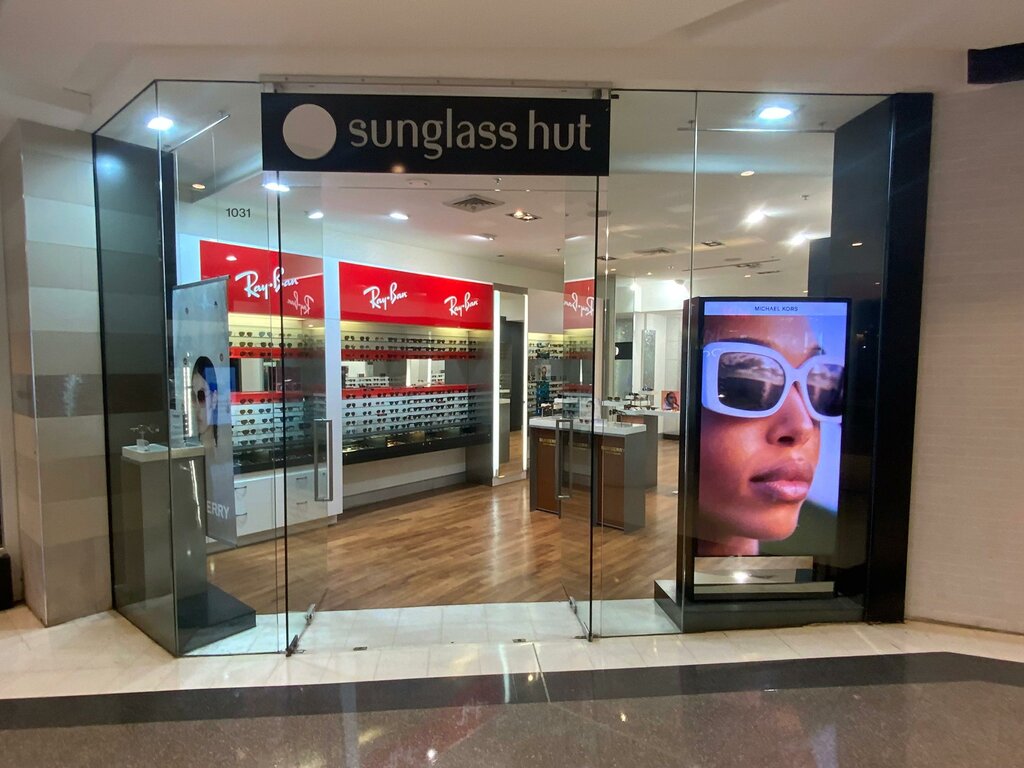 Giyim mağazası Sunglass Hut Miranda, Sidney, foto