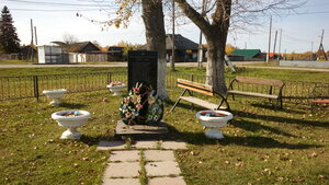 Воинам Великой Отечественной войны (Tyumen Region, Nizhnetavdinskiy rayon, posyolok Tukman, Zavodskaya ulitsa), anıt, heykel  Tümen (Tiumenskaya) oblastından