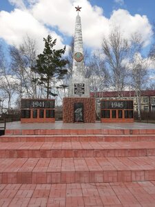 Воинам, павшим в годы Великой Отечественной войны (Altai Territory, Krasnoshchyokovskiy rayon, Novoshipunovskiy selsovet, selo Novoshipunovo), anıt, heykel  Altayski krayından