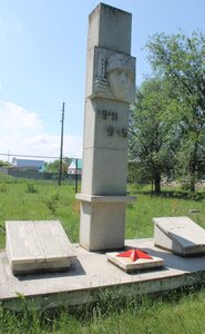 Обелиск Славы (Samara Region, Neftegorskiy rayon, selskoye poseleniye Zuyevka, selo Verkhnesyezzheye, Tsentralnaya ulitsa), anıt, heykel  Samarskaya oblastından