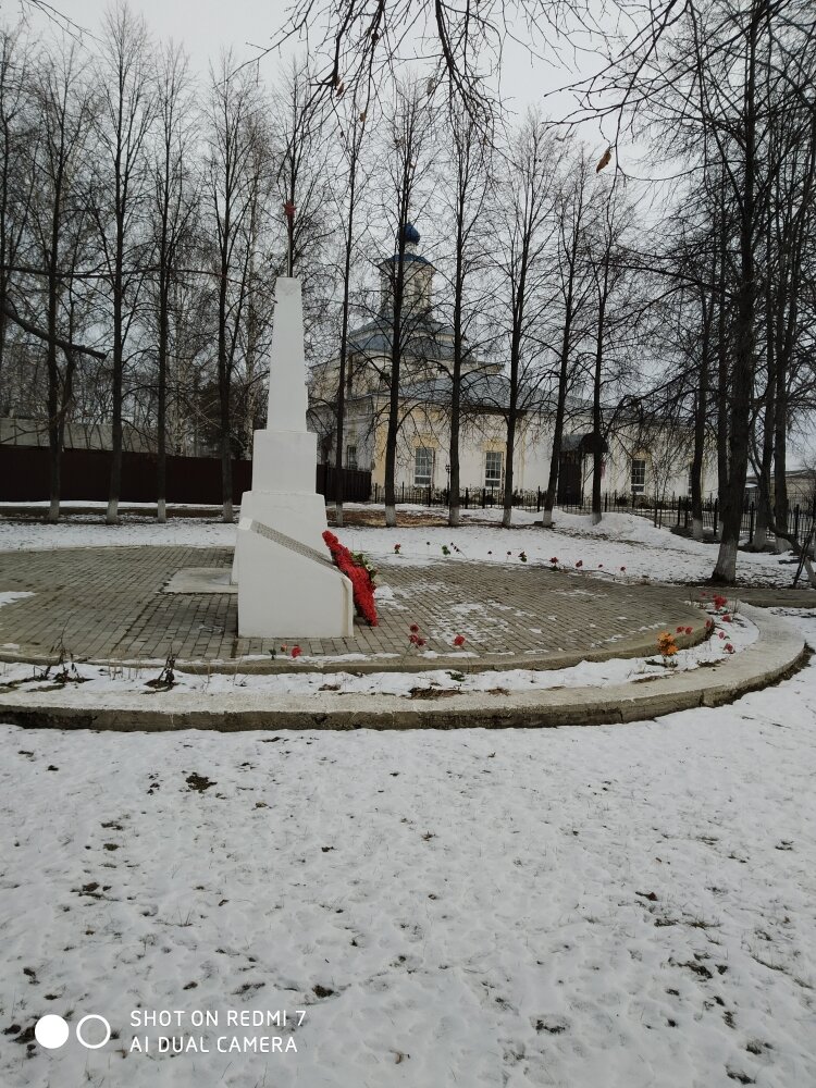 Anıt, heykel Жителям села, погибшим в Великой Отечественной войне, Sverdlovskaya oblastı, foto