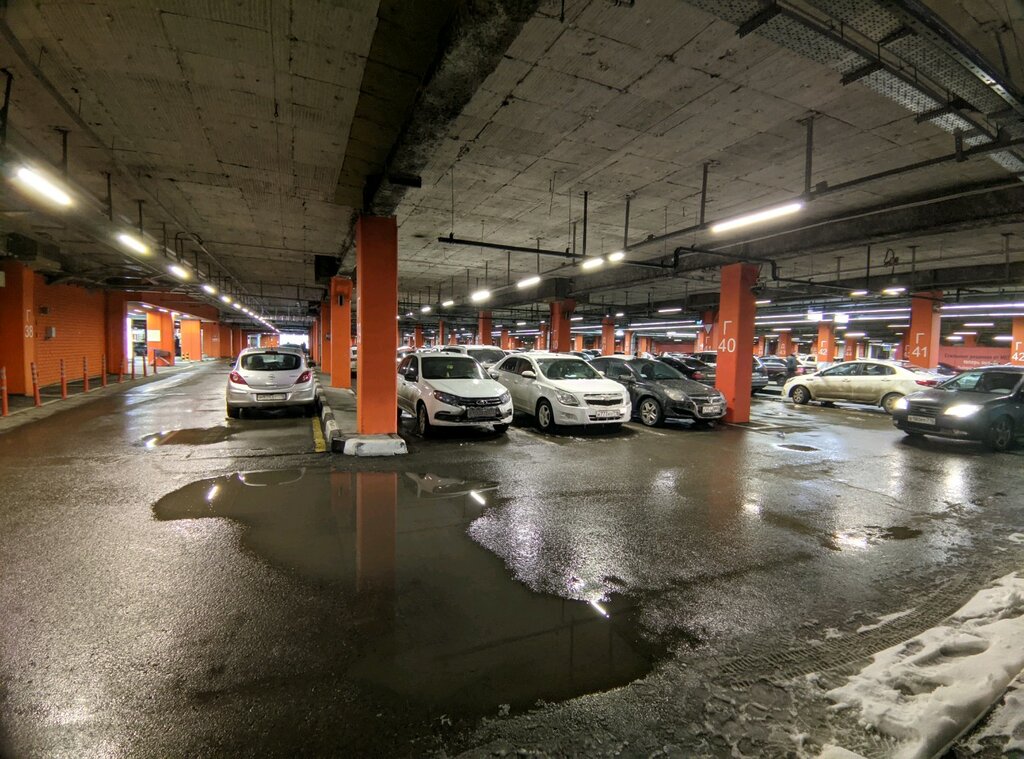 Otoparklar Parking lot, Kazan, foto